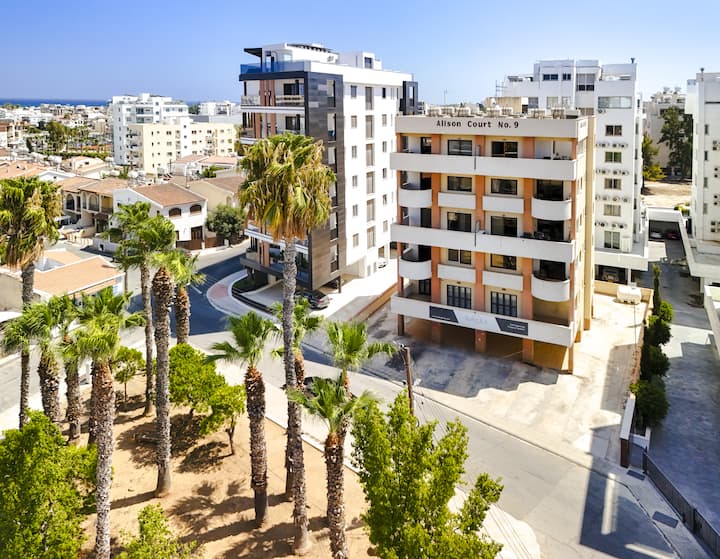 Stylish 2br Ap. W. Balcony+parking | Walk To Beach - Larnaca
