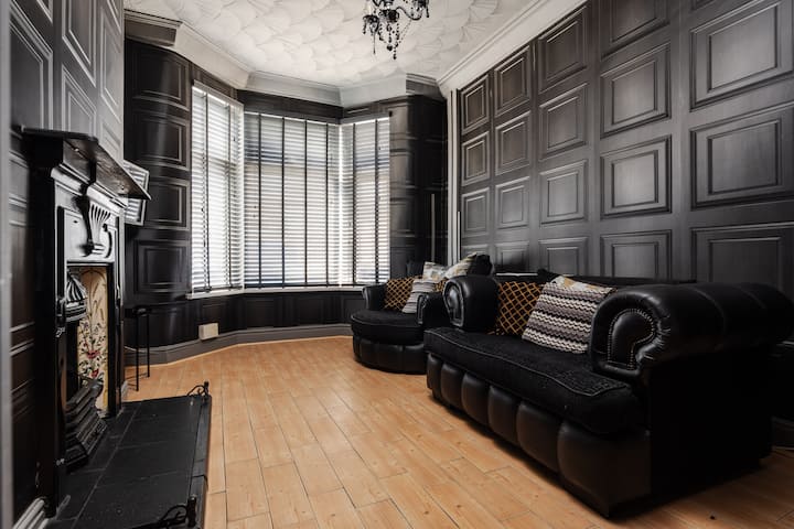 Long Term Stay In Liverpool, Anfield, Parking - Wirral