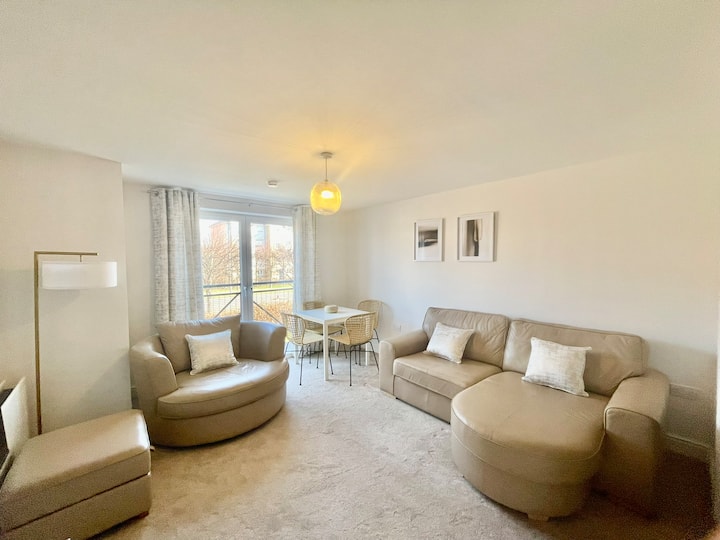 Next To Braehead - Free Parking - Glasgow