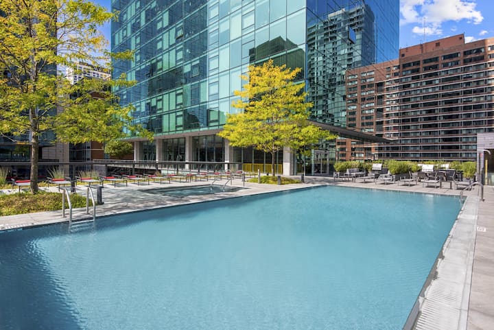 The Riverside Retreat - Chicago