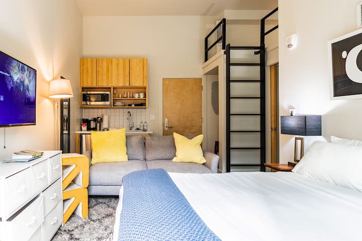 Modern & Spacious Loft With 2 Beds - Industrial District - Seattle