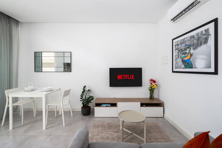 Modern Apartment In St. Julian's - Pembroke, Malta
