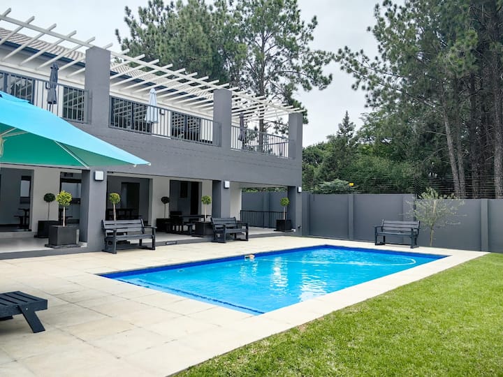 Elegant Ground Floor 2 Bed | 2 Bath | Pool | Gym - Sandton