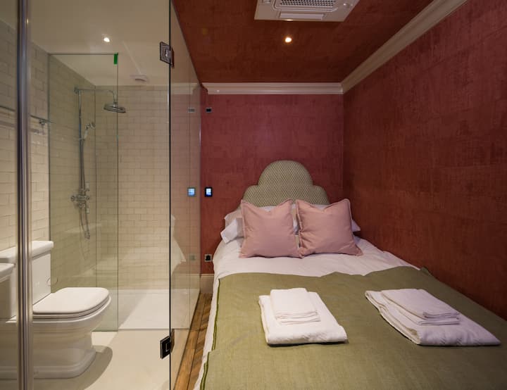 Petite Dainty Notting Hill Studio - London