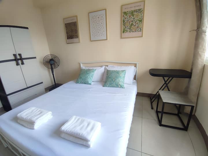 2 Br Condo Unit Behind Sm Southmall - Las Piñas