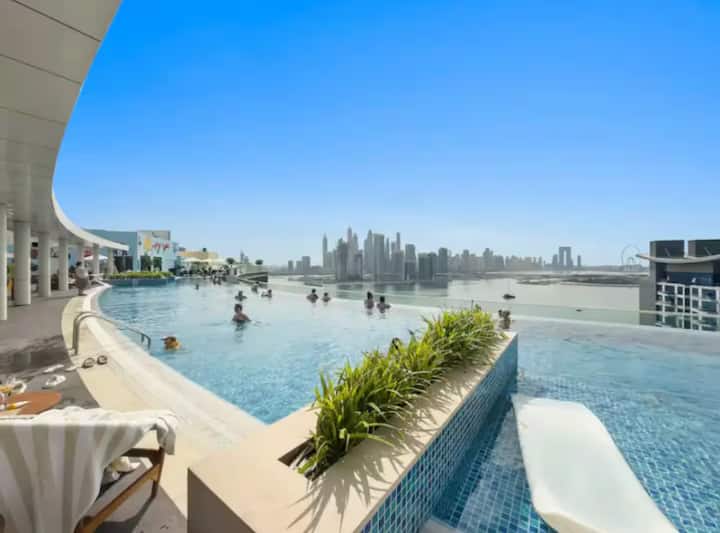 Stylish 1br In Dubai Palm | Pool, Gym, Balcony - Dubái