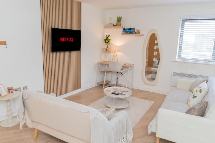 Stylish City Centre Apt • 1 Min Walk To Station - Wolverhampton