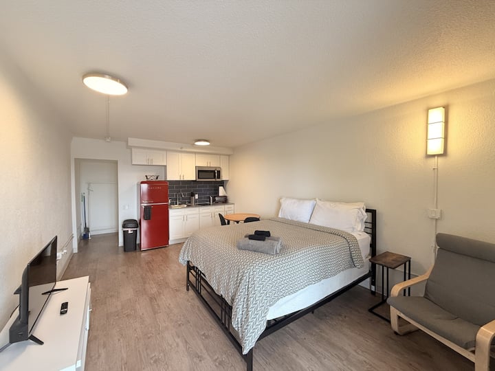 [44] Atx Studio: 1 Queen, Access To Gym & Laundry - Austin, TX