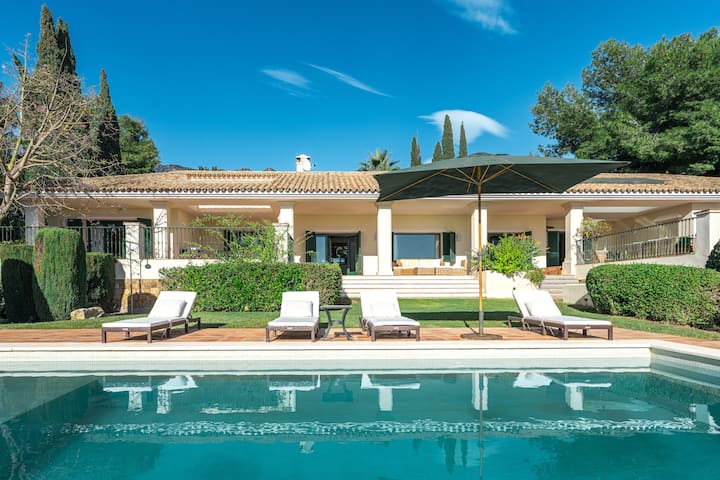 Private Pool. Panoramic Sea Views. Top Location. - Marbella