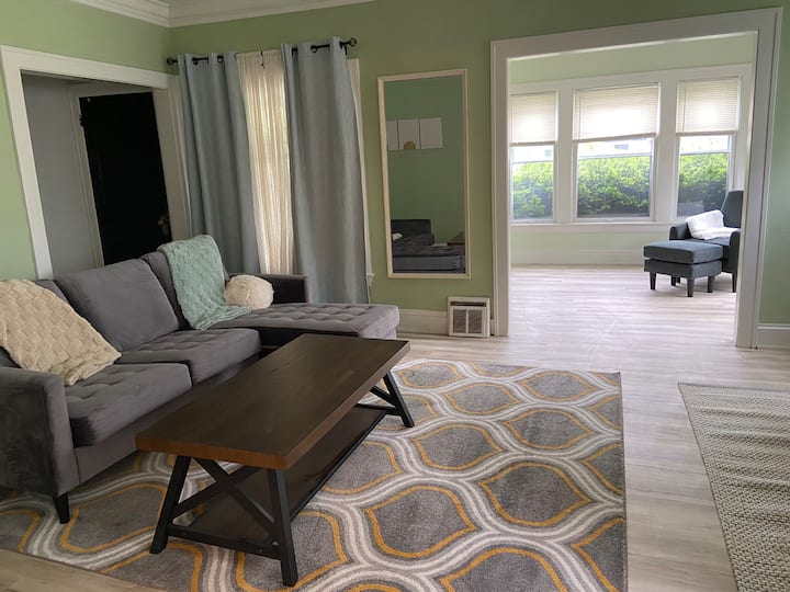 Cute Unit Near Cafes/restaurants - Cleveland Heights, OH