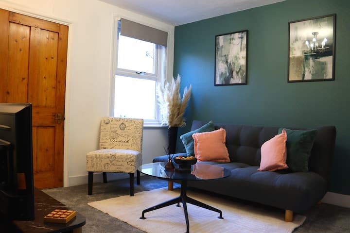 Long Bookings-free Parking/heathrow/pinewood - Slough