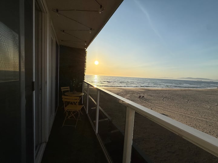 Oceanfront 2 Br W Pool & Parking - Redondo Beach, CA