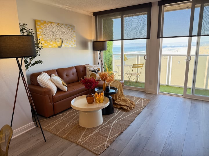 On The Beach Habor Nest W/ Balcony, Pool & Parking - Torrance, CA