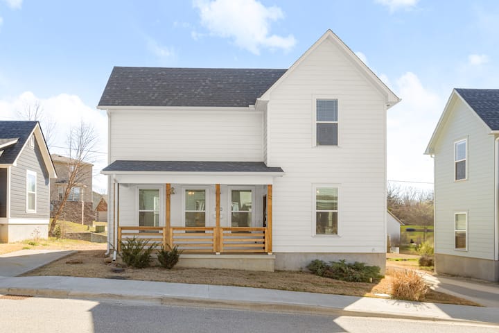 Prime Location! Sleeps 6+walk To Centennial Park - Fayetteville, AR