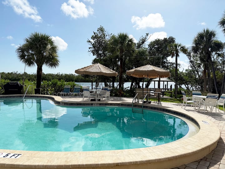 Sunburst Escape W/ Heated Pool, Dock & Beach - Manasota Key, FL