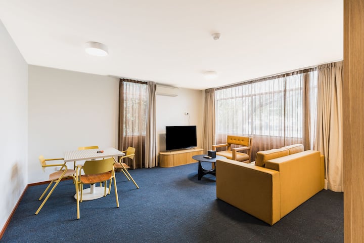 Statesman Hotel - 2 Bedroom Apartment - Canberra
