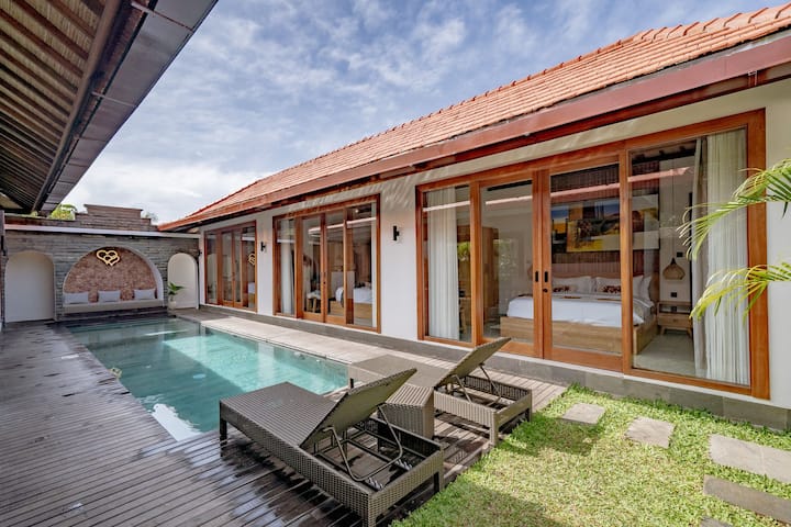 A Luxurious 6-bedroom Tropical Retreat In Uluwatu - Australia