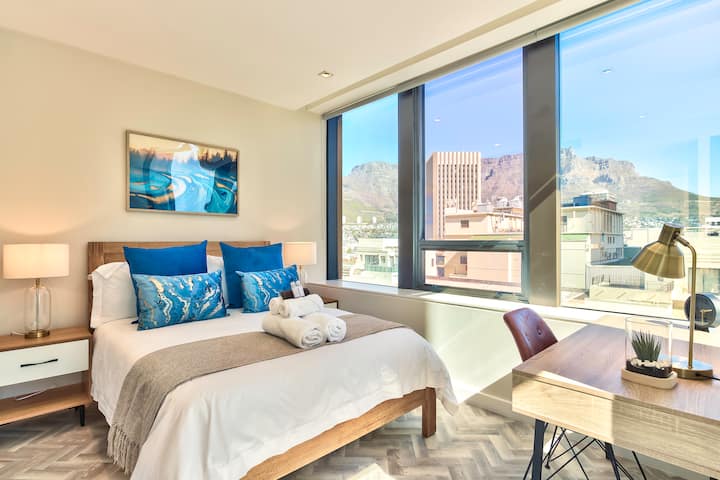 New Luxe City Center Mountain View (No Power Cuts) - Camps Bay
