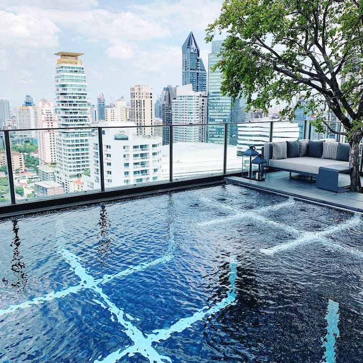 超级漂亮的全新一卧公寓/One Bedroom/天际泳池/牛仔街/bts轻轨澎蓬站/素坤逸站 - Bangkok