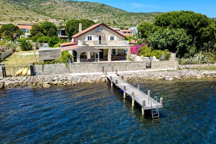 ÖZel İSkeleli Bahçeli Villa
Beach House W/ Dock - Balıklıova