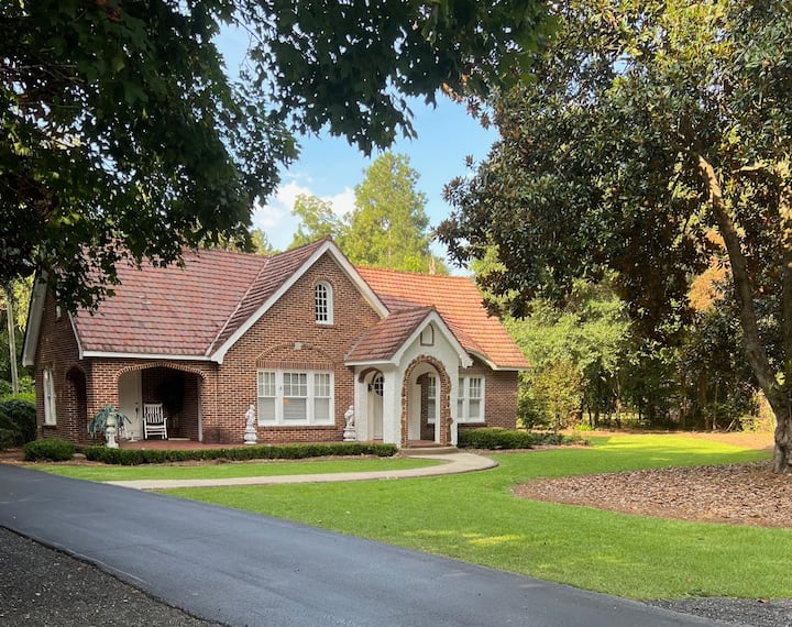 Pop's Place,  Home With Optional Carriage House - Florence Marina State Park, Omaha