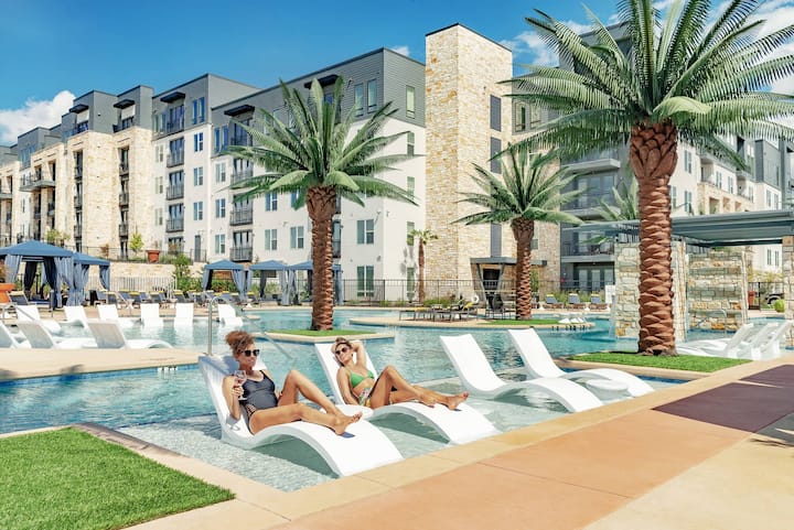 Modern 2br W/ Pool, Gym & Balcony Near Downtown - Carrollton, TX