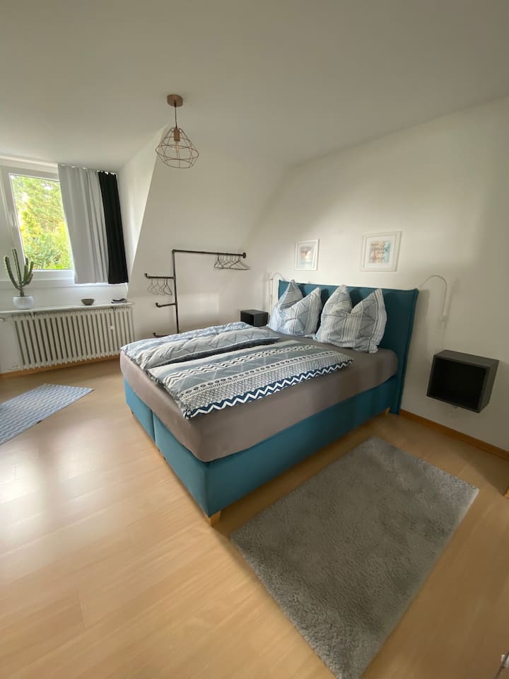 Lichtdurchflutete Wohnung
1 King + 1 Queensizebett - Aachen