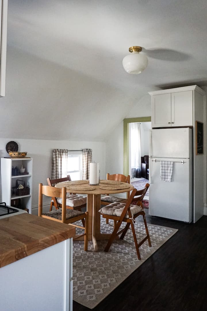 Harbor Park Getaway - Kenosha, WI