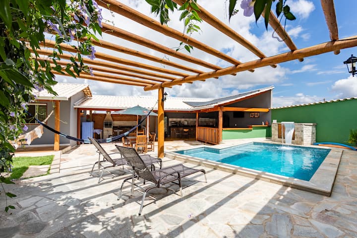 Espaço Inteiro: Piscina Com Hidromassagem,2 Suítes - Pirenópolis