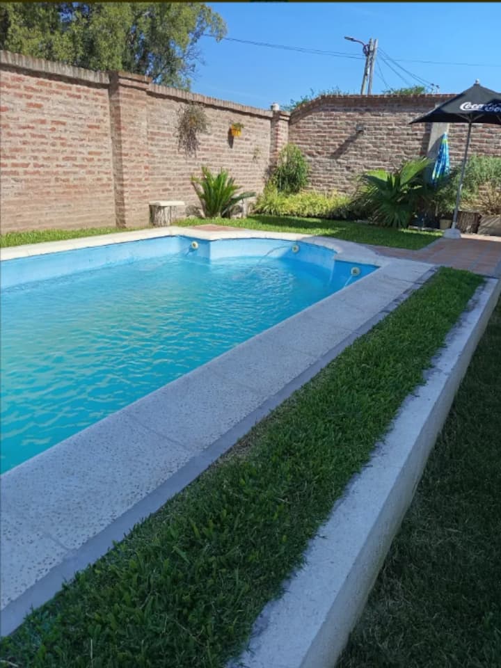 Hermosa Casa Con Piscina En Canning - Buenos Aires Ezeiza Airport (EZE)