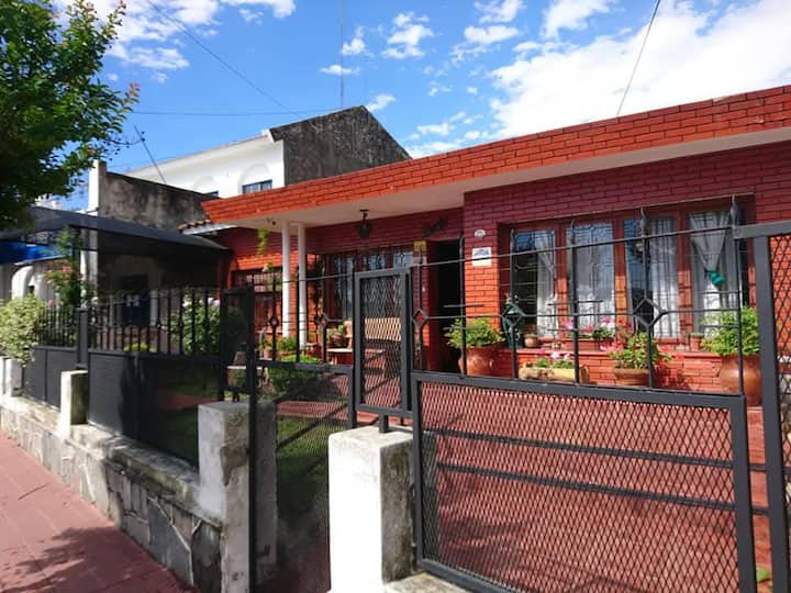 Chalet Iberia,la Falda Te Espera - La Falda