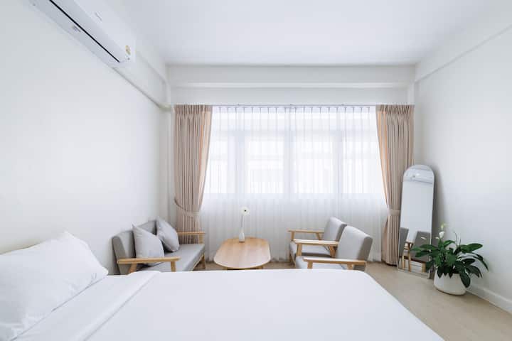 4br House + Private Café | Sleeps 12 | 2-min Bts - Bangkok