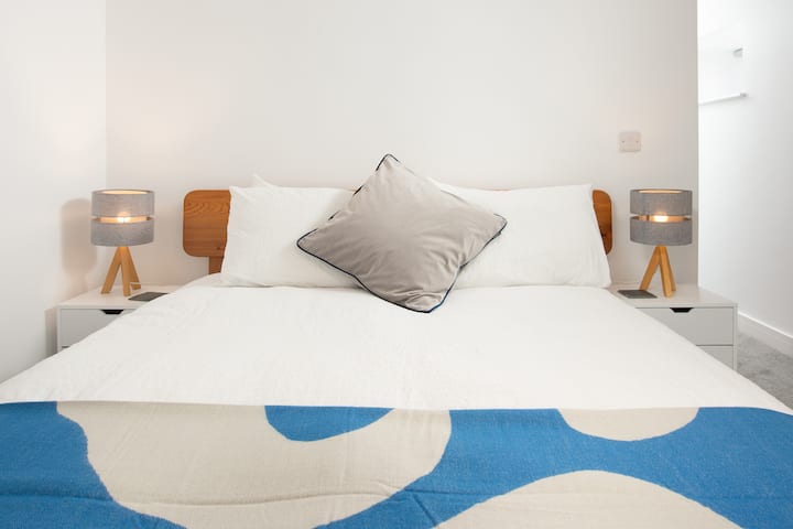 Cosy, Modern Barn Conversion. - Helston