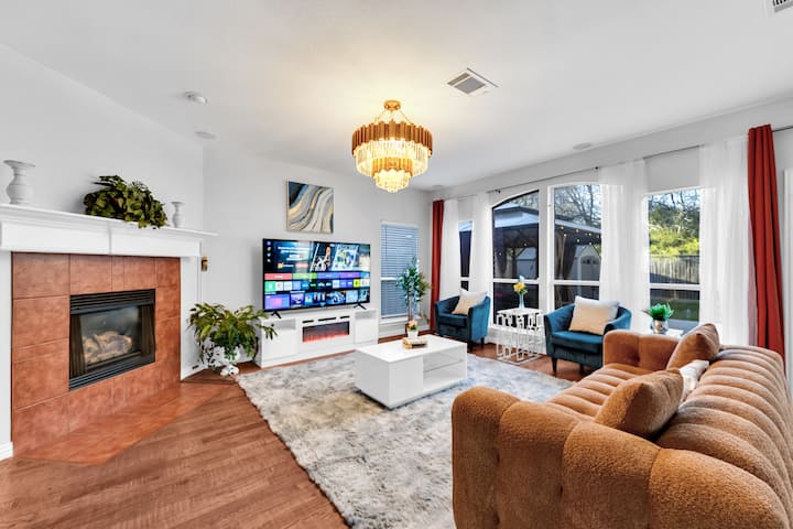 Grand Escape | Home Theater + Game Room + Yard | - Grand Prairie, TX