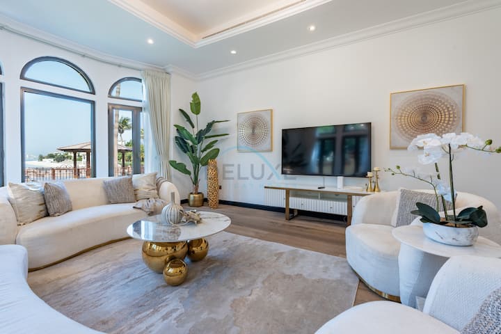 Premier Beachside Villa With Community Pool Access - Dubai