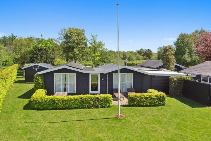 Familievenligt Sommerhus På Søen - Denmark