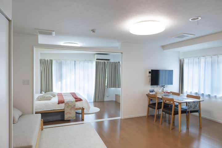 Spacious 1 Queen Bed, 1 Sofa Bed Dinning Balcony - Akihabara