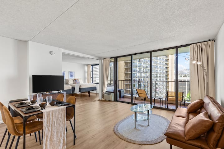 New Modern Stay 1bdrm At Waikiki Banyan W/ Parking - Honolulu