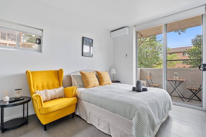 Unique 12 Mins Walk Train Sta Bankstown Studioapt - Auburn