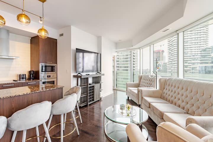 Luxury 2-bedroom Condo & Free Parking - Toronto