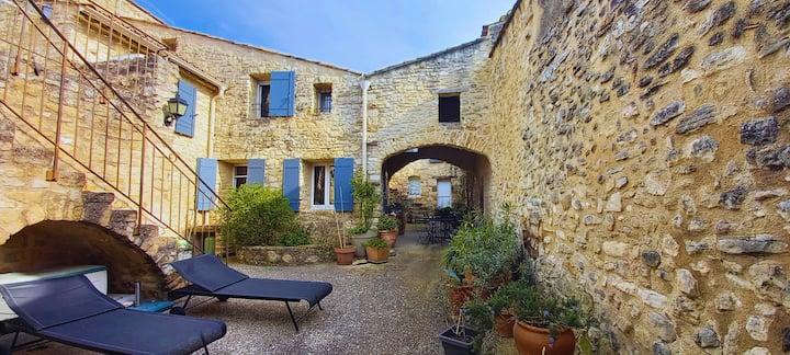 Maison/village Médiéval Classé - Aire Des Vacances - Venasque