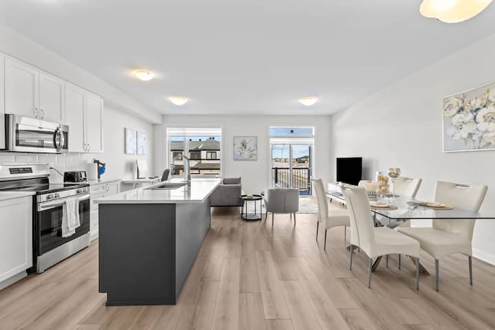 New Family Home I 2 Work Spaces I Barrhaven. Dwtn. - Ottawa