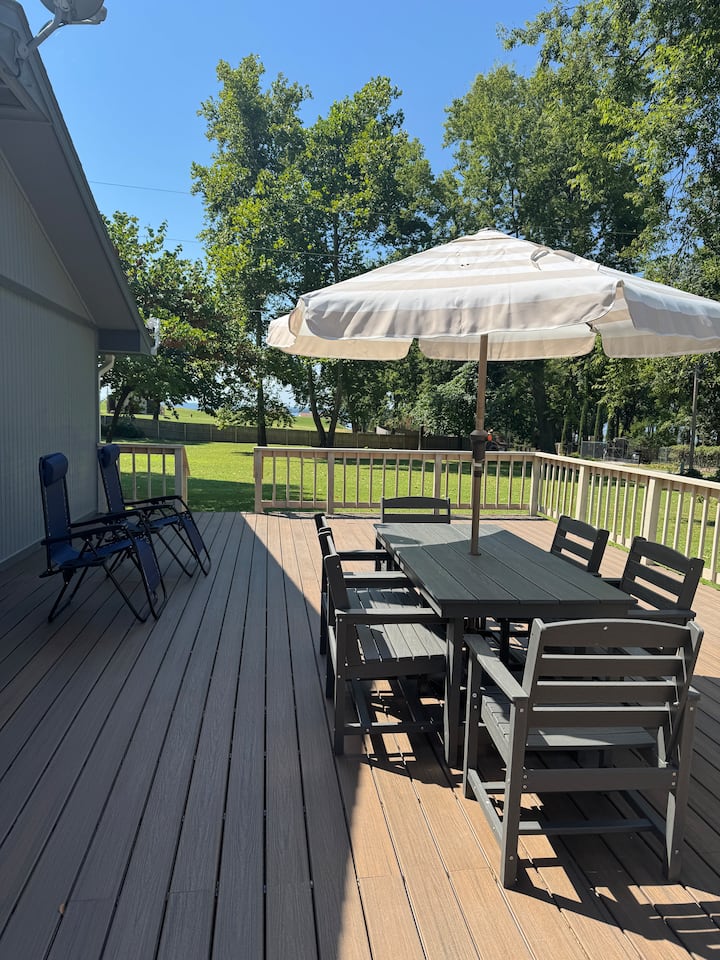 Grand Lake Getaway | Deck, Views & Marina Nearby - Disney, OK