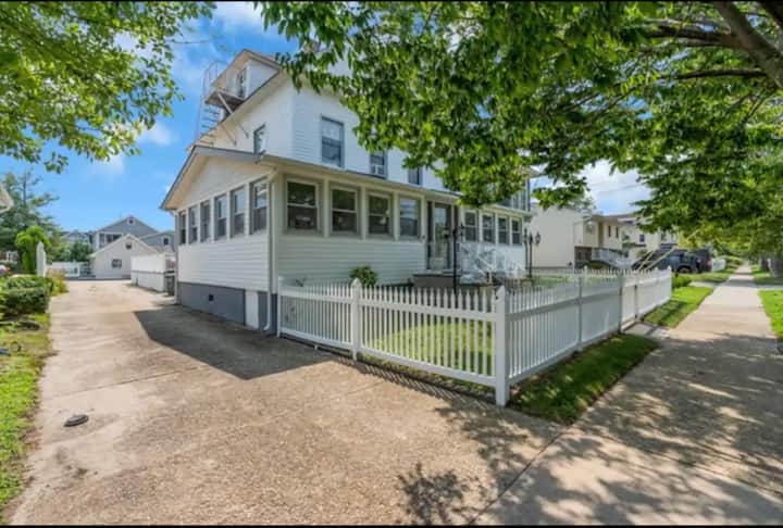 3br-2nd & 3rd Floors - 1 Block To Belmar Beach - Belmar, NJ