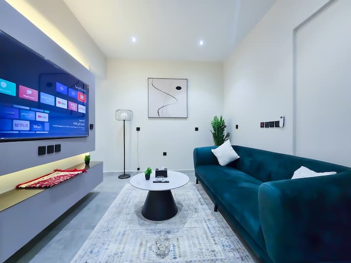 B102 Gorgeous Bedroom With Living Room - Riyadh