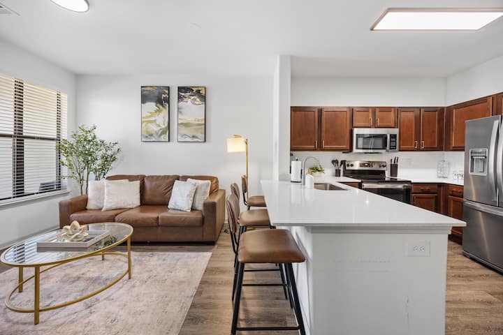 Cozy 1br Frisco Apt | King + Sofa Bed | Gym & Pool - Frisco, TX