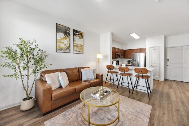 Cozy 1br Frisco Apt | King + Sofa Bed | Gym & Pool - Frisco, TX