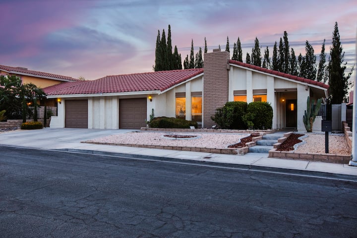 Vegas Vacation Villa - 20m To Strip & Hiking - Las Vegas