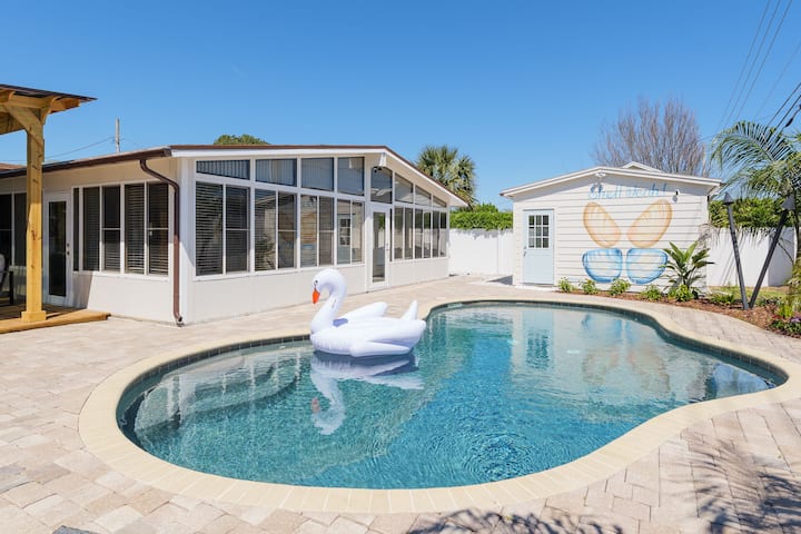 Jax Beach Luxe Pool | Spa Suite | Walk To Beach - Jacksonville Beach, FL
