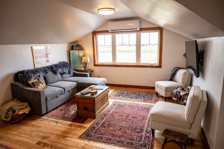 Crazy Mountain Horse Barn Retreat - Montana
